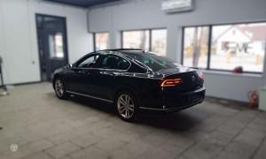 Black Volkswagen Passat 2016 in Alytus, with an engine capacity of 1.40 L and mileage of 320 thousand km for 7999 €, photo  on AUTOMOTO.COM.LV