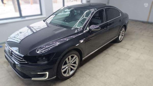 Melns Volkswagen Passat 2016 Alīta, ar dzinēja tilpumu 1.40 L un nobraukumu 320 tūkst. km par 7999 €, foto 2 vietnē AUTOMOTO.COM.LV