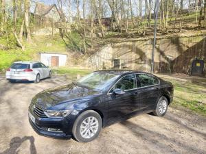 Black Volkswagen Passat 2016 in Kaunas, with an engine capacity of 1.60 L and mileage of 278 thousand km for 6555 €, photo 3 on AUTOMOTO.COM.LV