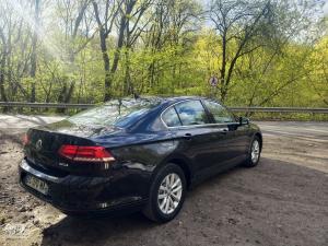 Black Volkswagen Passat 2016 in Kaunas, with an engine capacity of 1.60 L and mileage of 278 thousand km for 6555 €, photo 4 on AUTOMOTO.COM.LV
