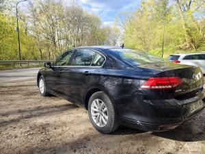 Black Volkswagen Passat 2016 in Kaunas, with an engine capacity of 1.60 L and mileage of 278 thousand km for 6555 €, photo 5 on AUTOMOTO.COM.LV