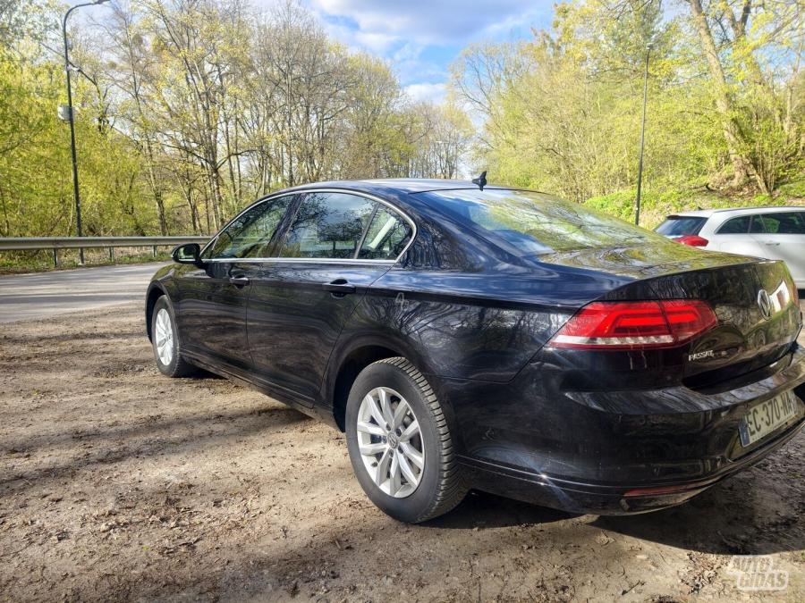 Black Volkswagen Passat 2016 in Kaunas, with an engine capacity of 1.60 L and mileage of 278 thousand km for 6555 €, photo 5 on AUTOMOTO.COM.LV