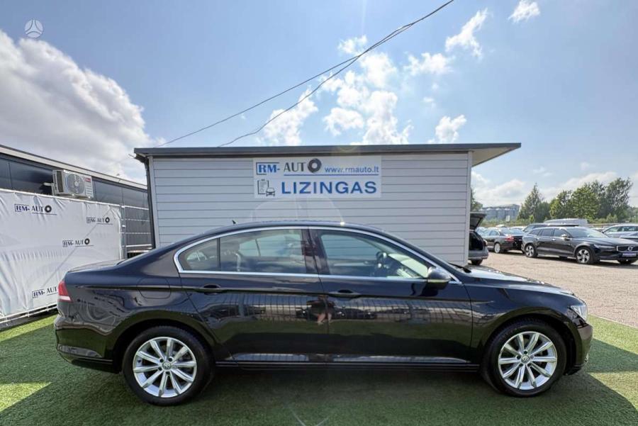 Melns Volkswagen Passat 2016 Panevēža, ar dzinēja tilpumu 1.60 L un nobraukumu 181 tūkst. km par 9300 €, foto 5 vietnē AUTOMOTO.COM.LV