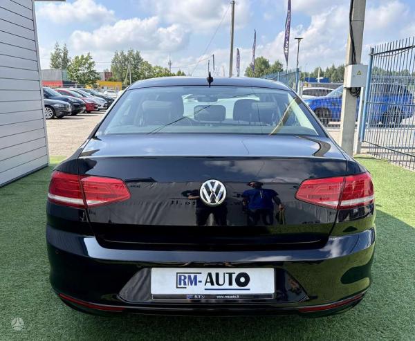 Melns Volkswagen Passat 2016 Panevēža, ar dzinēja tilpumu 1.60 L un nobraukumu 181 tūkst. km par 9300 €, foto 6 vietnē AUTOMOTO.COM.LV