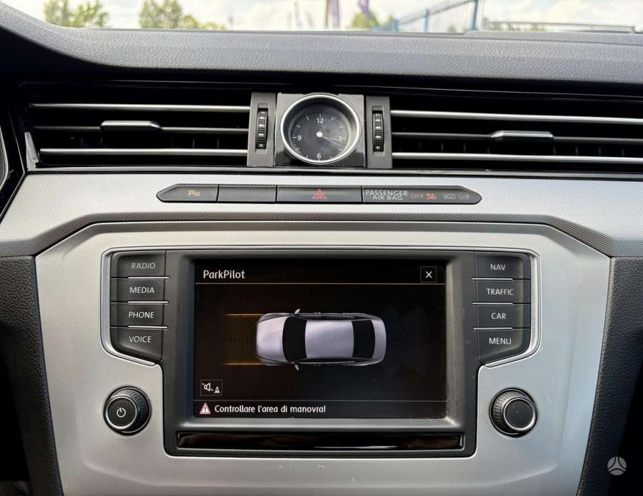 Melns Volkswagen Passat 2016 Panevēža, ar dzinēja tilpumu 1.60 L un nobraukumu 181 tūkst. km par 9300 €, foto 17 vietnē AUTOMOTO.COM.LV