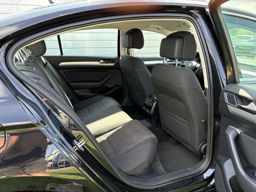 Melns Volkswagen Passat 2016 Panevēža, ar dzinēja tilpumu 1.60 L un nobraukumu 181 tūkst. km par 9300 €, foto 21 vietnē AUTOMOTO.COM.LV
