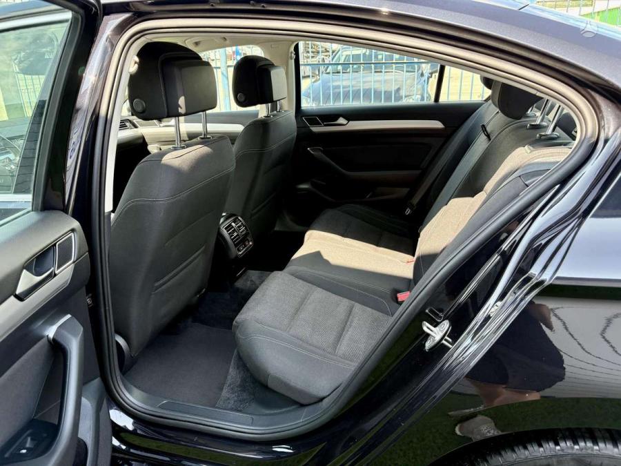 Melns Volkswagen Passat 2016 Panevēža, ar dzinēja tilpumu 1.60 L un nobraukumu 181 tūkst. km par 9300 €, foto 22 vietnē AUTOMOTO.COM.LV