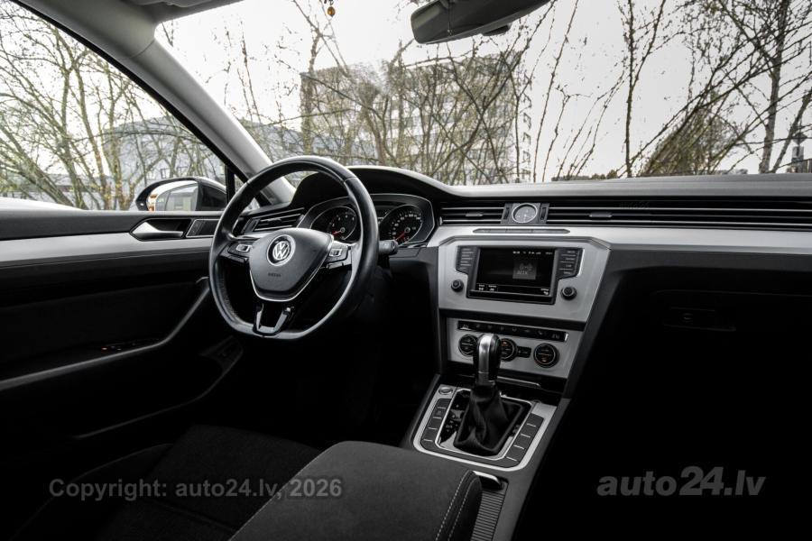 Black Volkswagen Passat 2016 in Tallinn, with an engine capacity of 1.40 L and mileage of 120 thousand km for 13500 €, photo 13 on AUTOMOTO.COM.LV