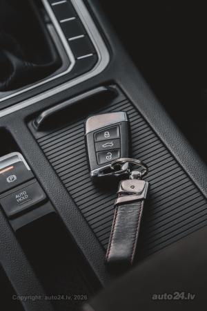 Black Volkswagen Passat 2016 in Tallinn, with an engine capacity of 1.40 L and mileage of 120 thousand km for 13500 €, photo 16 on AUTOMOTO.COM.LV