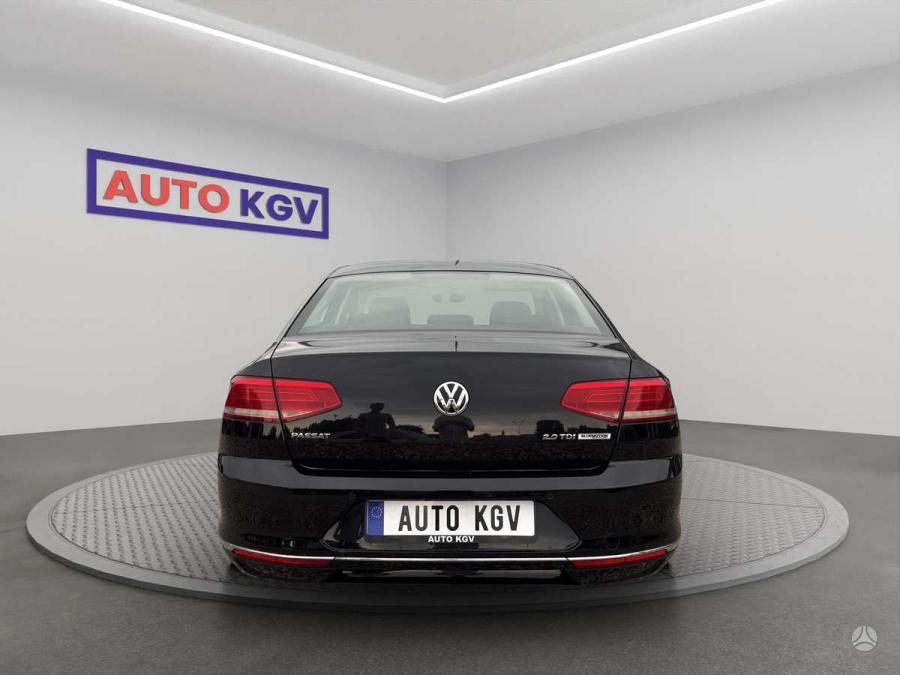 Black Volkswagen Passat 2016 in Kaunas, with an engine capacity of 2.00 L and mileage of 230 thousand km for 9999 €, photo 5 on AUTOMOTO.COM.LV