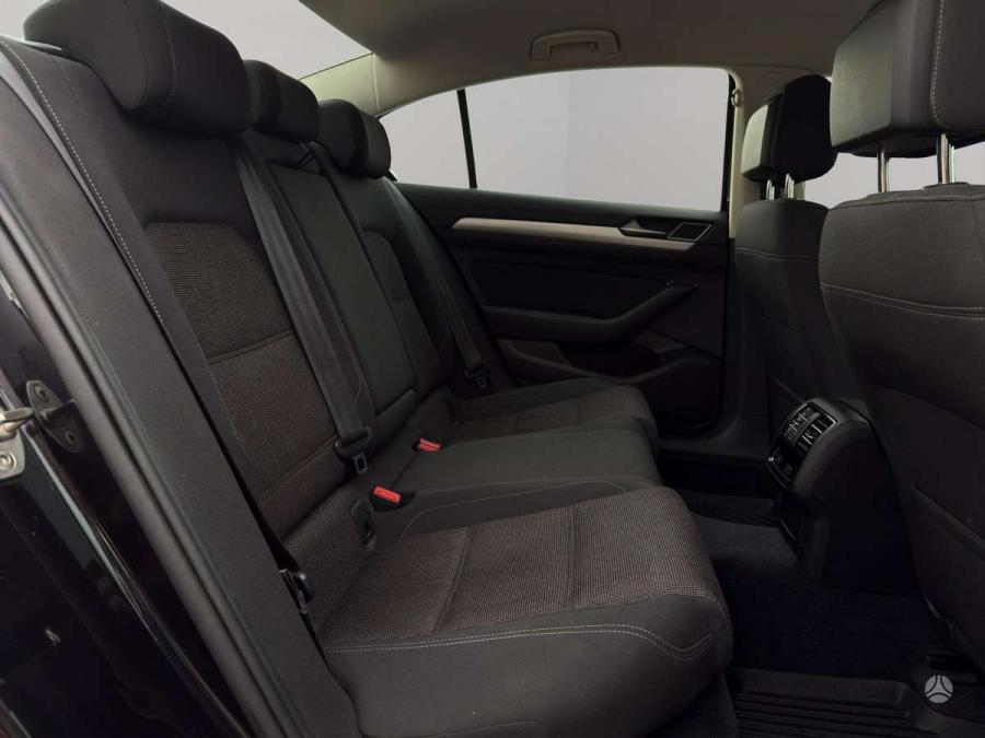 Black Volkswagen Passat 2016 in Kaunas, with an engine capacity of 2.00 L and mileage of 230 thousand km for 9999 €, photo 10 on AUTOMOTO.COM.LV