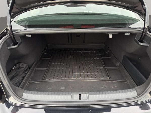 Black Volkswagen Passat 2016 in Kaunas, with an engine capacity of 2.00 L and mileage of 230 thousand km for 9999 €, photo 10 on AUTOMOTO.COM.LV
