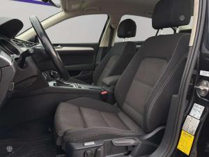 Black Volkswagen Passat 2016 in Kaunas, with an engine capacity of 2.00 L and mileage of 230 thousand km for 9999 €, photo 14 on AUTOMOTO.COM.LV