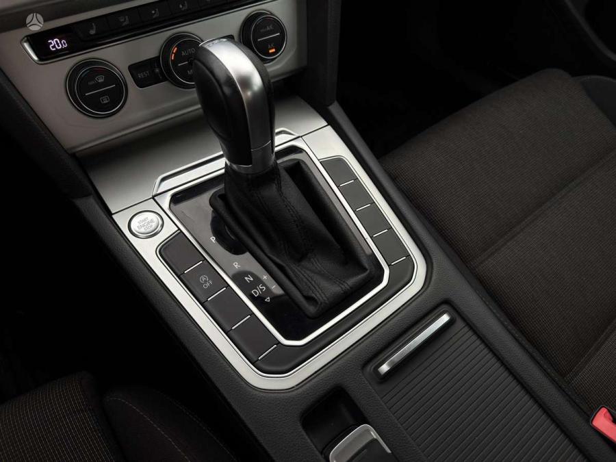 Black Volkswagen Passat 2016 in Kaunas, with an engine capacity of 2.00 L and mileage of 230 thousand km for 9999 €, photo 16 on AUTOMOTO.COM.LV