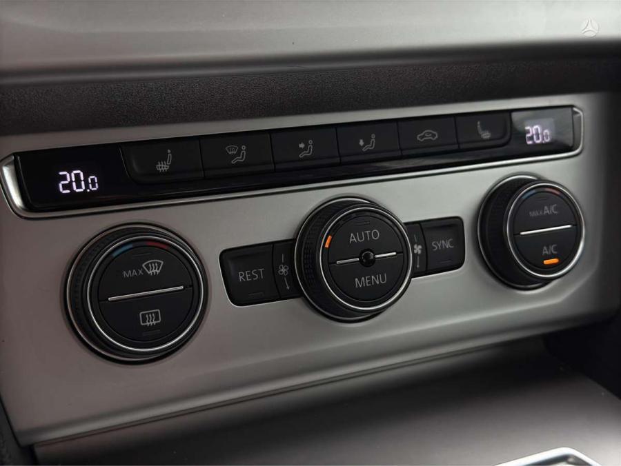 Black Volkswagen Passat 2016 in Kaunas, with an engine capacity of 2.00 L and mileage of 230 thousand km for 9999 €, photo 17 on AUTOMOTO.COM.LV