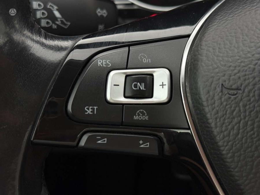 Black Volkswagen Passat 2016 in Kaunas, with an engine capacity of 2.00 L and mileage of 230 thousand km for 9999 €, photo 19 on AUTOMOTO.COM.LV