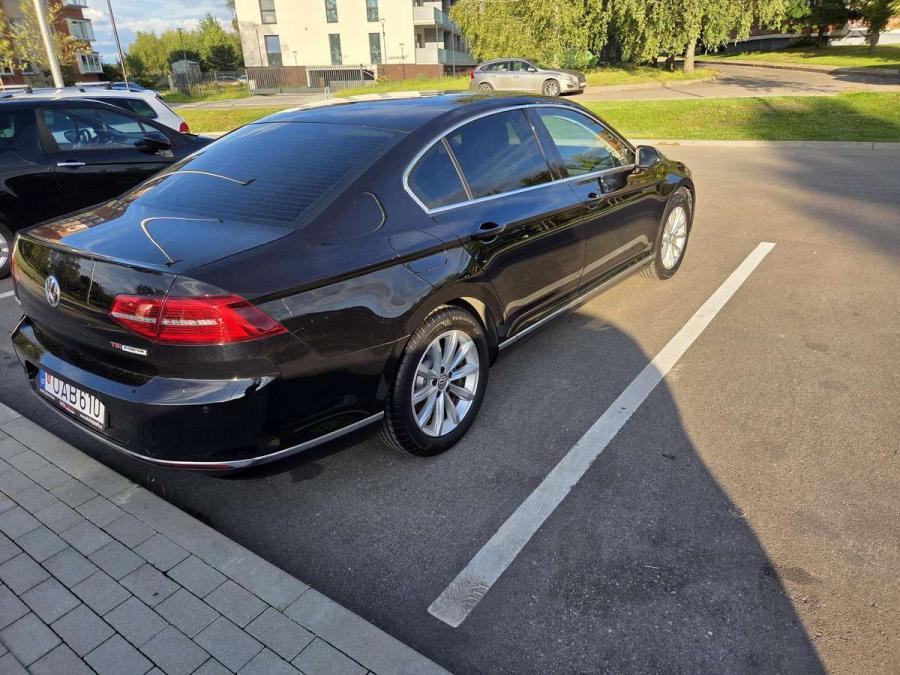 Black Volkswagen Passat 2016 in Vilnius, with an engine capacity of 1.80 L and mileage of 286 thousand km for 10000 €, photo 4 on AUTOMOTO.COM.LV