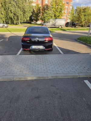 Black Volkswagen Passat 2016 in Vilnius, with an engine capacity of 1.80 L and mileage of 286 thousand km for 10000 €, photo 5 on AUTOMOTO.COM.LV