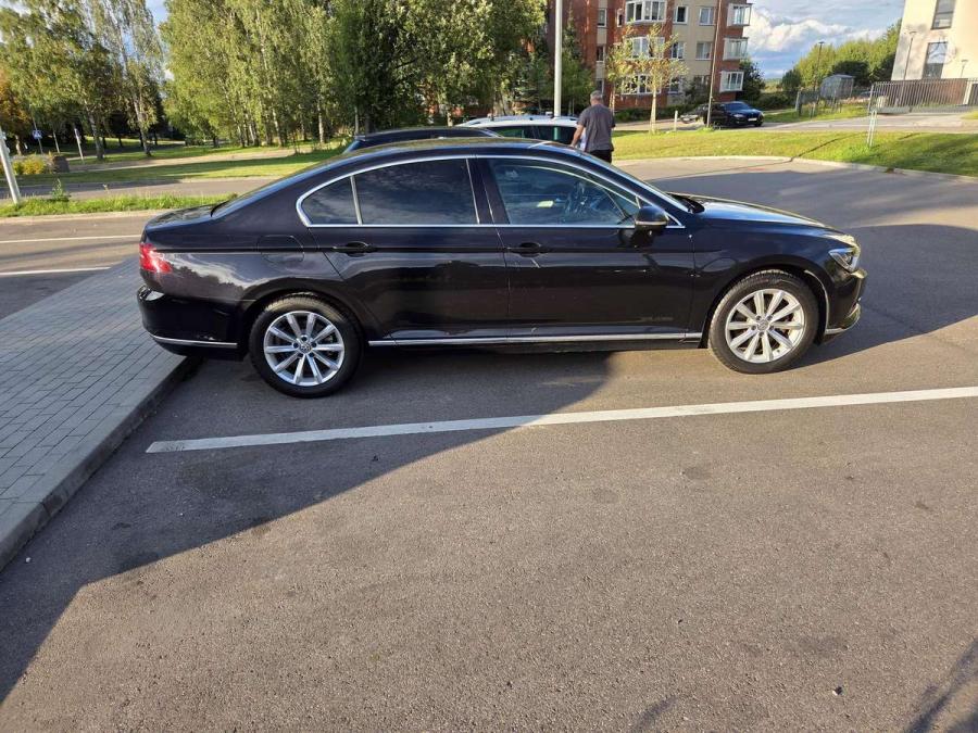 Black Volkswagen Passat 2016 in Vilnius, with an engine capacity of 1.80 L and mileage of 286 thousand km for 10000 €, photo 7 on AUTOMOTO.COM.LV