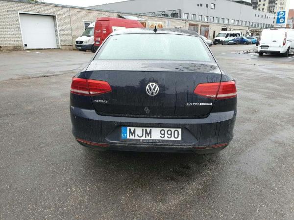 Black Volkswagen Passat 2016 in Kaunas, with an engine capacity of 2.00 L and mileage of 385 thousand km for 5950 €, photo 6 on AUTOMOTO.COM.LV