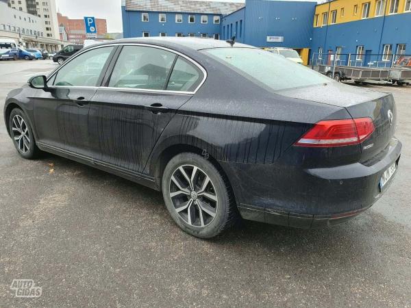 Black Volkswagen Passat 2016 in Kaunas, with an engine capacity of 2.00 L and mileage of 385 thousand km for 5950 €, photo 7 on AUTOMOTO.COM.LV
