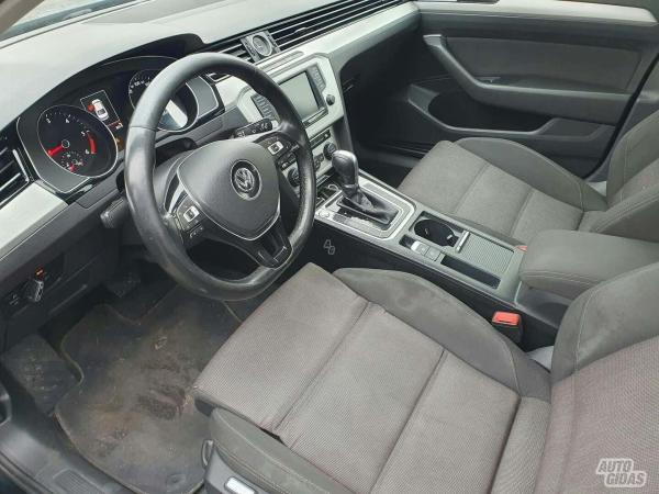 Black Volkswagen Passat 2016 in Kaunas, with an engine capacity of 2.00 L and mileage of 385 thousand km for 5950 €, photo 8 on AUTOMOTO.COM.LV