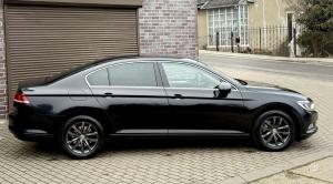 Black Volkswagen Passat 2017 in Vilnius, with an engine capacity of 2.00 L and mileage of 299 thousand km for 9000 €, photo 6 on AUTOMOTO.COM.LV