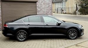 Black Volkswagen Passat 2017 in Vilnius, with an engine capacity of 2.00 L and mileage of 290 thousand km for 8500 €, photo 6 on AUTOMOTO.COM.LV