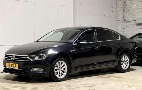 Black Volkswagen Passat 2017 in Klaipeda, with an engine capacity of 1.60 L and mileage of 220 thousand km for 7999 €, photo 8 on AUTOMOTO.COM.LV
