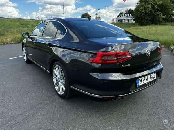 Black Volkswagen Passat 2017 in Vilnius, with an engine capacity of 1.80 L and mileage of 195 thousand km for 15000 €, photo 4 on AUTOMOTO.COM.LV