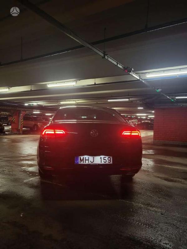 Black Volkswagen Passat 2017 in Vilnius, with an engine capacity of 1.40 L and mileage of 187 thousand km for 10500 €, photo 2 on AUTOMOTO.COM.LV
