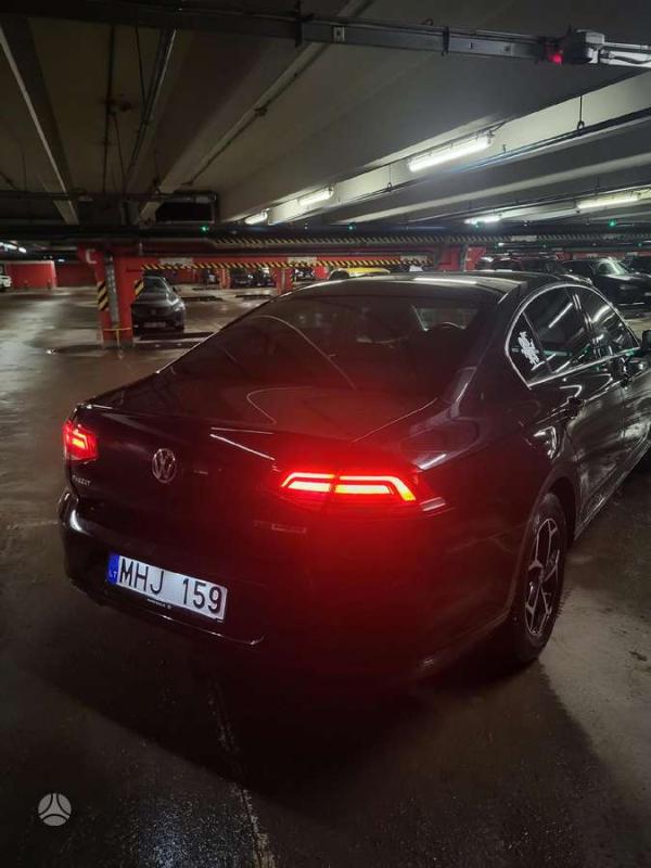 Black Volkswagen Passat 2017 in Vilnius, with an engine capacity of 1.40 L and mileage of 187 thousand km for 10500 €, photo 3 on AUTOMOTO.COM.LV