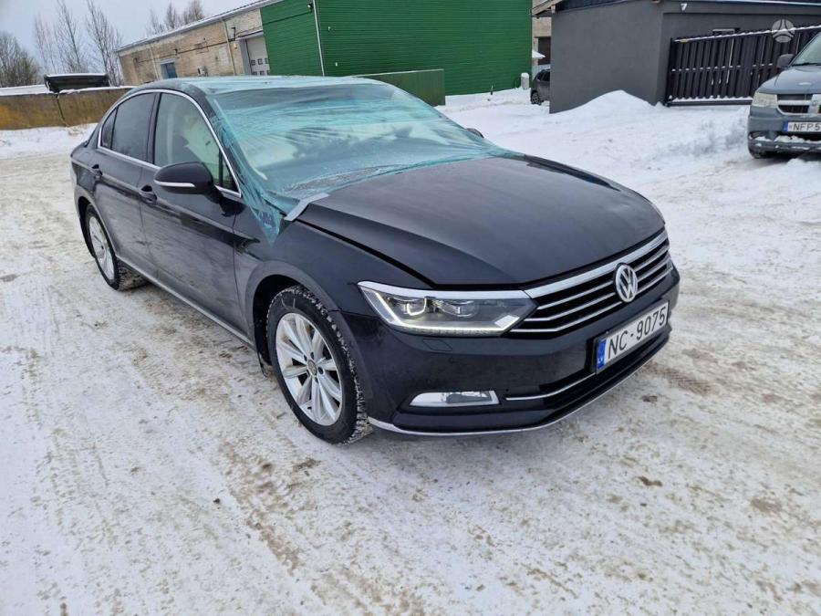 Black Volkswagen Passat 2017 in Kaunas, with an engine capacity of 1.40 L and mileage of 150 thousand km for 6500 €, photo 1 on AUTOMOTO.COM.LV
