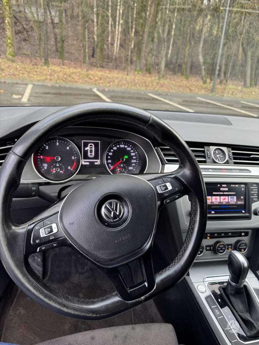 Melns Volkswagen Passat 2017 Kauņa, ar dzinēja tilpumu 1.60 L un nobraukumu 303 tūkst. km par 8000 €, foto 4 vietnē AUTOMOTO.COM.LV