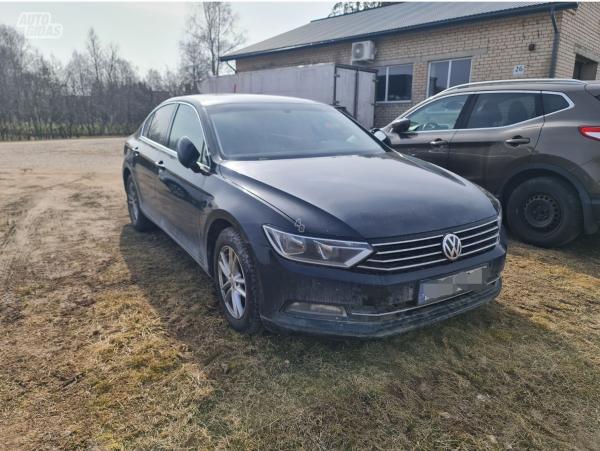 Black Volkswagen Passat 2017 in Radviliskis, with an engine capacity of 1.60 L and mileage of 444 thousand km for 5200 €, photo 2 on AUTOMOTO.COM.LV