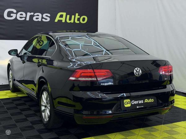 Black Volkswagen Passat 2017 in Vilnius, with an engine capacity of 1.40 L and mileage of 137 thousand km for 10999 €, photo 6 on AUTOMOTO.COM.LV