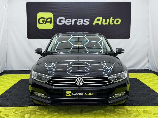 Black Volkswagen Passat 2017 in Vilnius, with an engine capacity of 1.40 L and mileage of 137 thousand km for 10999 €, photo 7 on AUTOMOTO.COM.LV