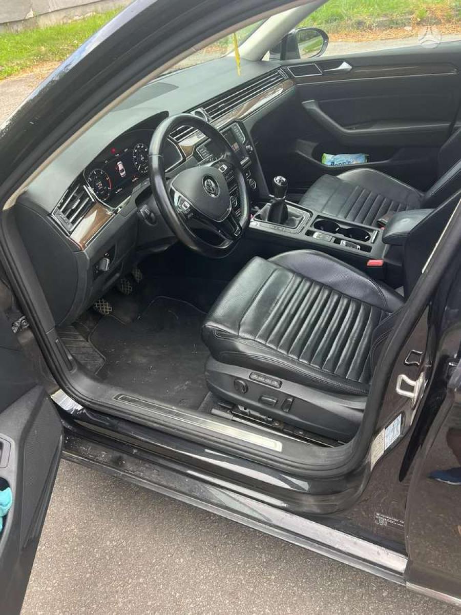 Black Volkswagen Passat 2017 in Panevezys, with an engine capacity of 1.97 L and mileage of 167 thousand km for 9800 €, photo 12 on AUTOMOTO.COM.LV