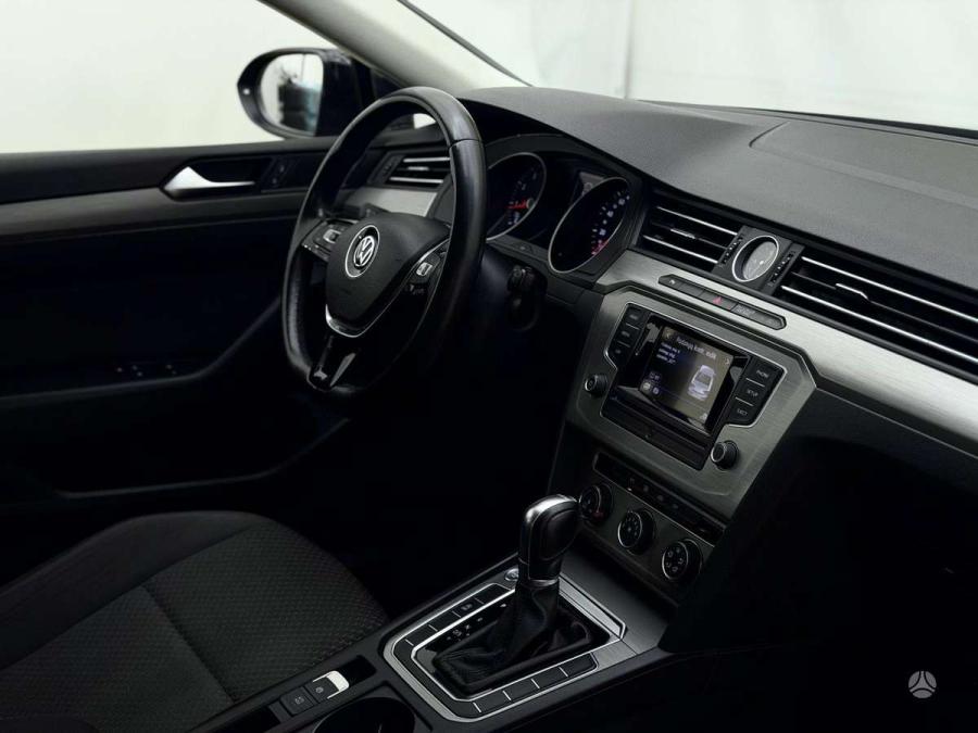 Melns Volkswagen Passat 2017 Viļņa, ar dzinēja tilpumu 1.40 L un nobraukumu 216 tūkst. km par 7999 €, foto 16 vietnē AUTOMOTO.COM.LV