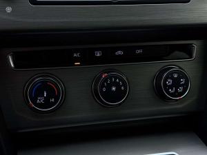 Melns Volkswagen Passat 2017 Viļņa, ar dzinēja tilpumu 1.40 L un nobraukumu 216 tūkst. km par 7999 €, foto 22 vietnē AUTOMOTO.COM.LV