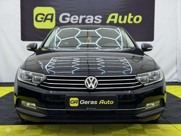 Black Volkswagen Passat 2017 in Vilnius, with an engine capacity of 1.40 L and mileage of 137 thousand km for 10999 €, photo 2 on AUTOMOTO.COM.LV