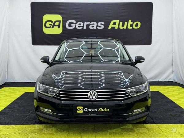Black Volkswagen Passat 2017 in Vilnius, with an engine capacity of 1.40 L and mileage of 137 thousand km for 10999 €, photo 7 on AUTOMOTO.COM.LV