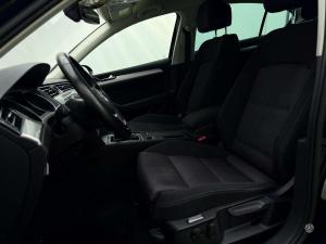 Black Volkswagen Passat 2017 in Vilnius, with an engine capacity of 1.40 L and mileage of 137 thousand km for 10999 €, photo 11 on AUTOMOTO.COM.LV