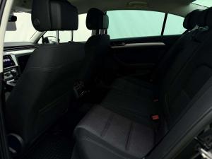 Black Volkswagen Passat 2017 in Vilnius, with an engine capacity of 1.40 L and mileage of 137 thousand km for 10999 €, photo 12 on AUTOMOTO.COM.LV