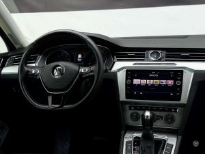 Black Volkswagen Passat 2017 in Vilnius, with an engine capacity of 1.40 L and mileage of 137 thousand km for 10999 €, photo 17 on AUTOMOTO.COM.LV