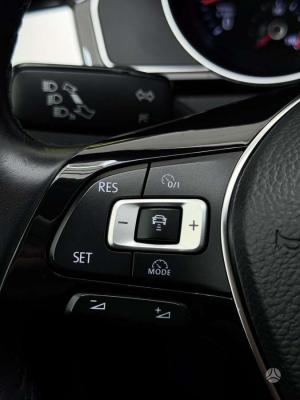 Black Volkswagen Passat 2017 in Vilnius, with an engine capacity of 1.40 L and mileage of 137 thousand km for 10999 €, photo 29 on AUTOMOTO.COM.LV
