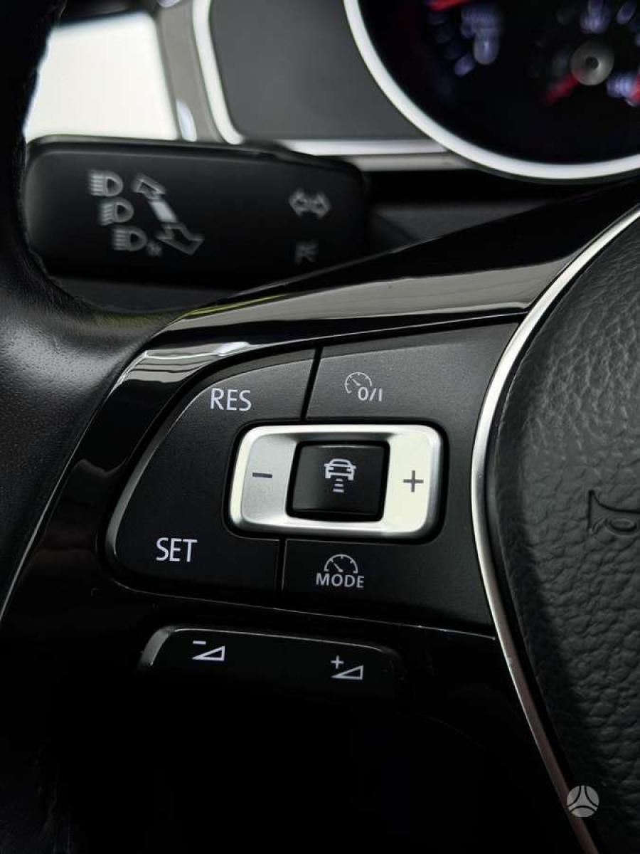 Black Volkswagen Passat 2017 in Vilnius, with an engine capacity of 1.40 L and mileage of 137 thousand km for 10999 €, photo 29 on AUTOMOTO.COM.LV