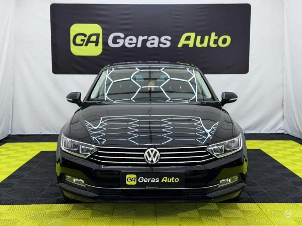 Black Volkswagen Passat 2017 in Vilnius, with an engine capacity of 1.40 L and mileage of 137 thousand km for 10499 €, photo 8 on AUTOMOTO.COM.LV