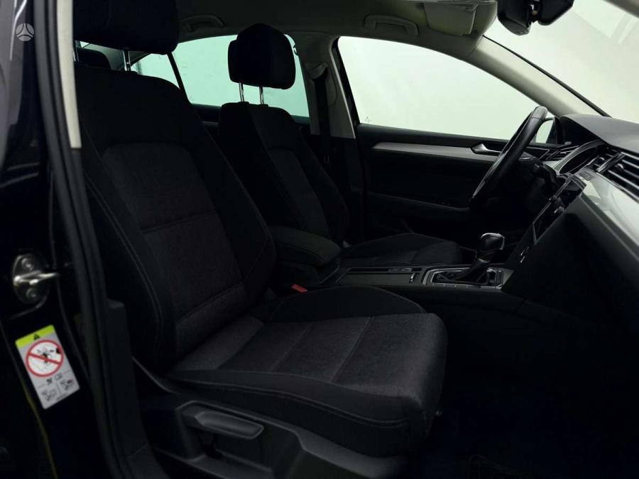 Black Volkswagen Passat 2017 in Vilnius, with an engine capacity of 1.40 L and mileage of 137 thousand km for 10499 €, photo 15 on AUTOMOTO.COM.LV