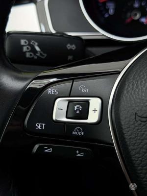 Black Volkswagen Passat 2017 in Vilnius, with an engine capacity of 1.40 L and mileage of 137 thousand km for 10499 €, photo 29 on AUTOMOTO.COM.LV